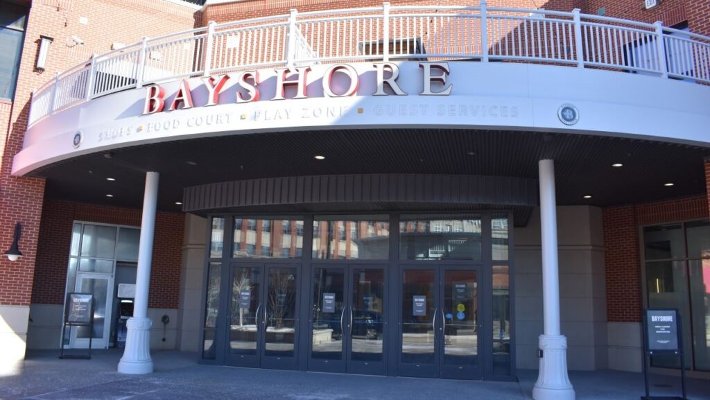 New operator to re-open movie theater and bowling alley at Bayshore