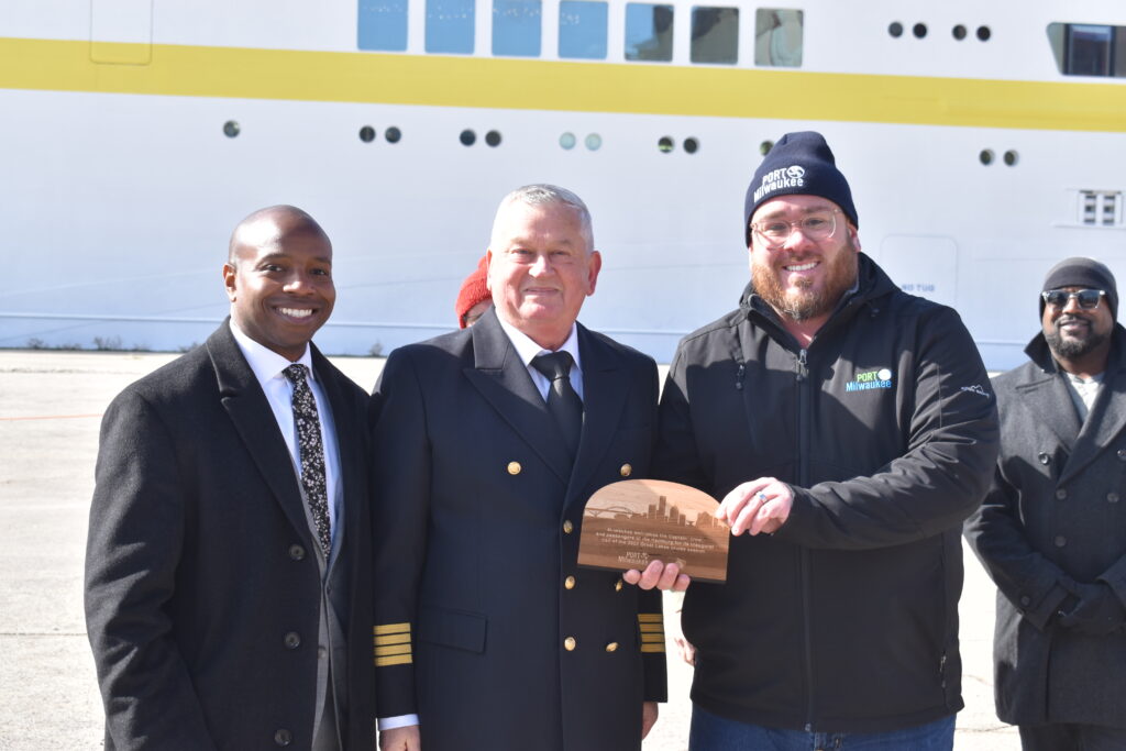Leaders celebrate end of record-setting cruise season in Milwaukee