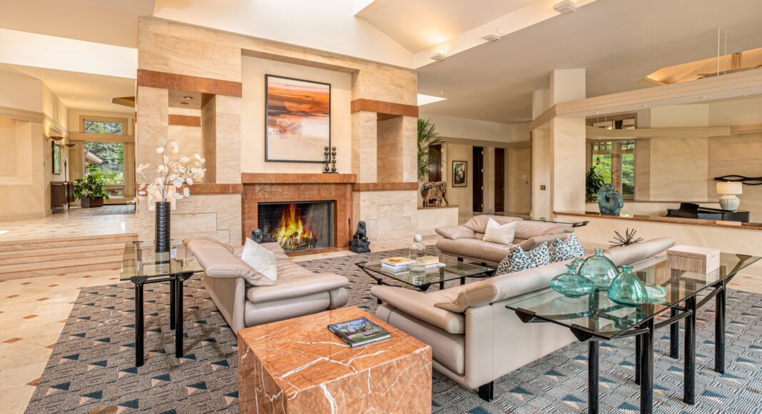 Wayne Oldenburg sells River Hills home for $2.55 million