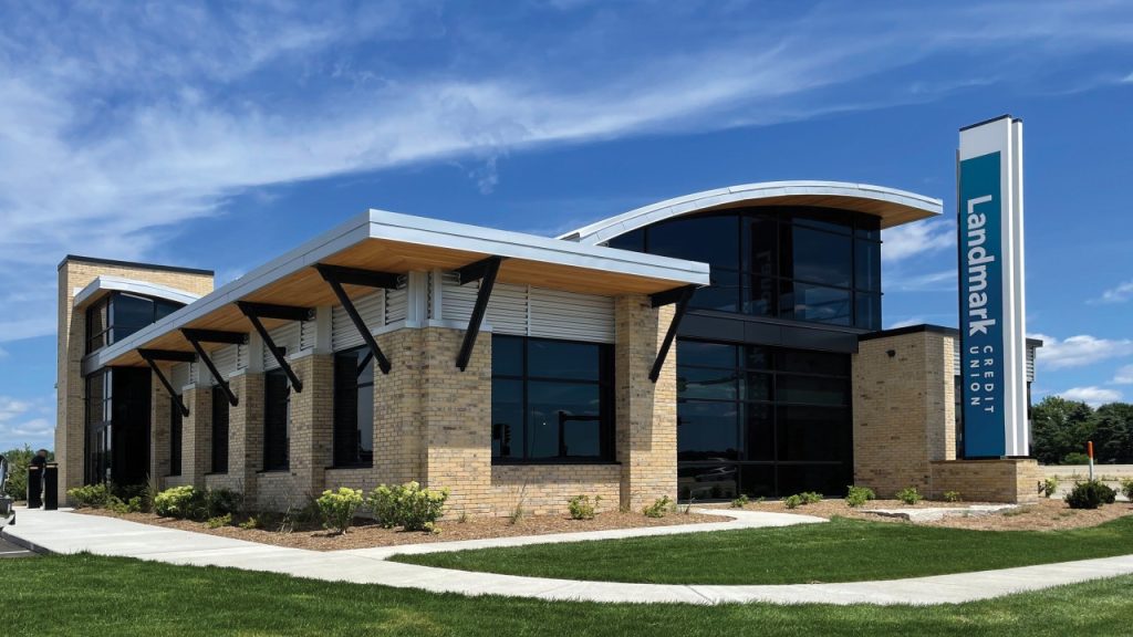 Landmark Credit Union opens new branch in Oconomowoc