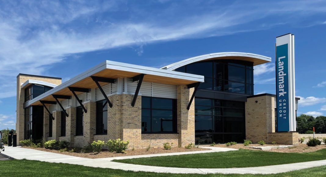 Landmark Credit Union opens new branch in Oconomowoc