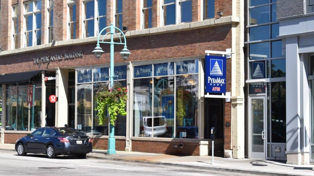 PyraMax Bank to close West Allis, Third Ward branches